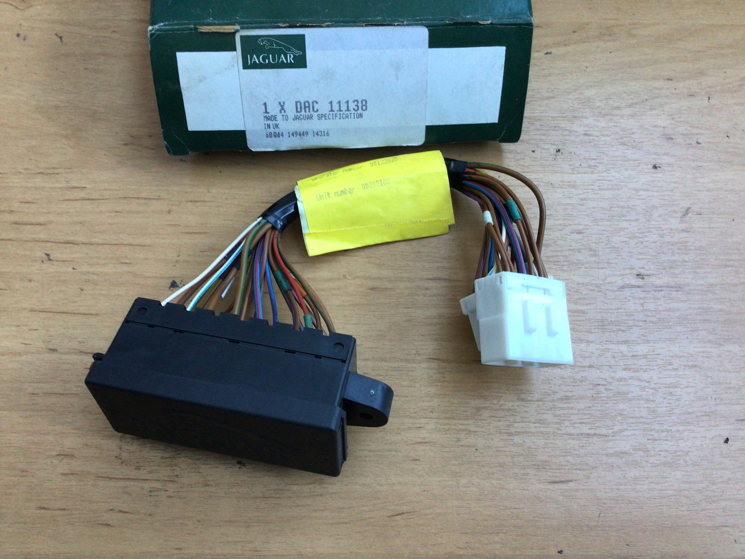 Jaguar XJS 4.0 boot mounted fuse box DAC11138 | XJRover