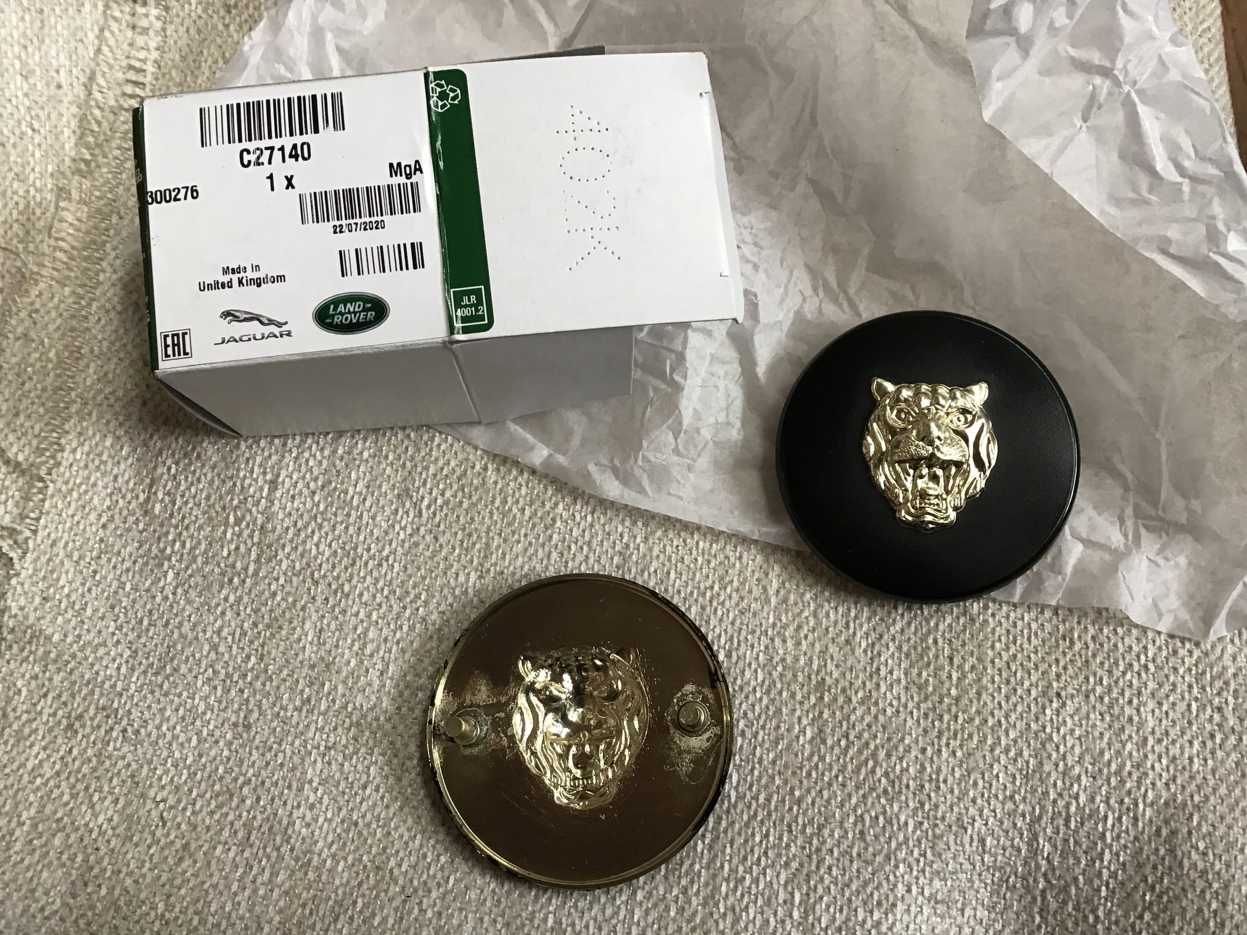 Jaguar XJ6 XJ12 Series 2 1974-79 wheel centre Growler badges (4) C27140 ...