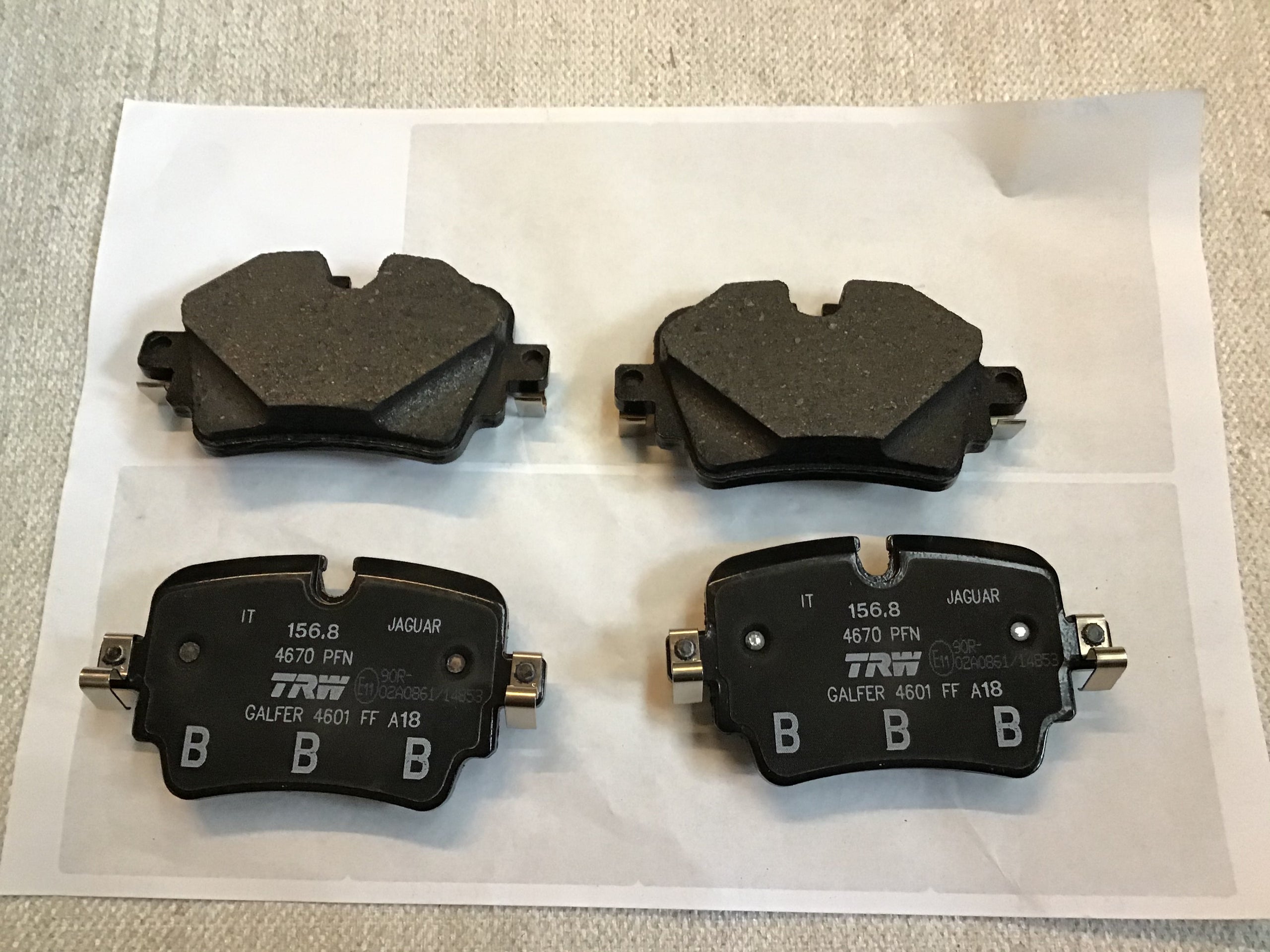 Jaguar F-type rear brake pad set 326mm disc 17” brakes T2R7945 | XJRover
