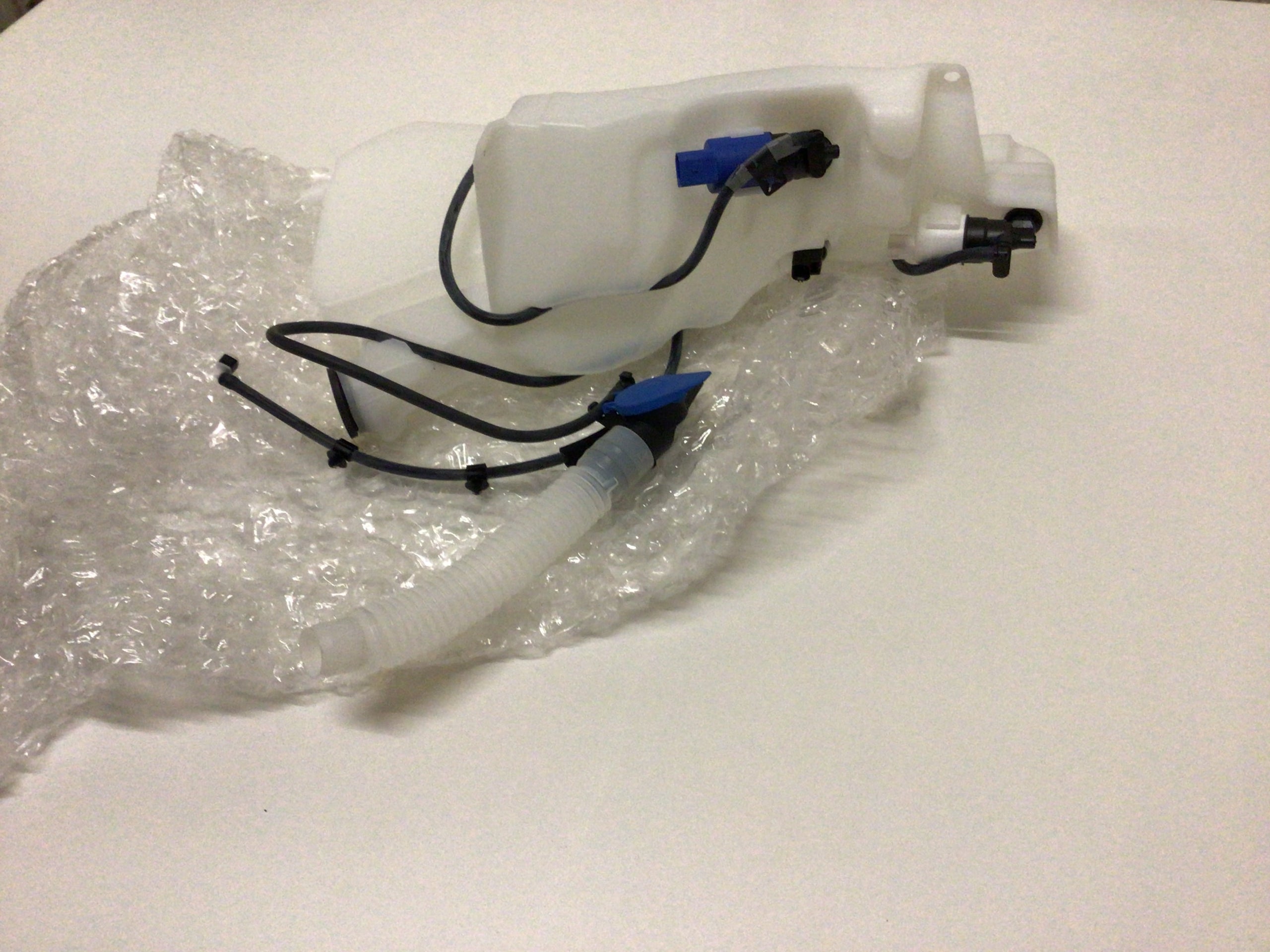 Jaguar XE & new XF Screen Wash Reservoir T2H36872 | XJRover